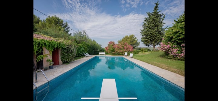 Charming Traditional House With Pool And Views - Aix-en-Provence