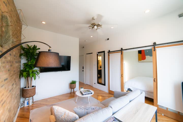 Stylish 2-bedroom Flat In Vibrant Bucktown. - Chicago, IL