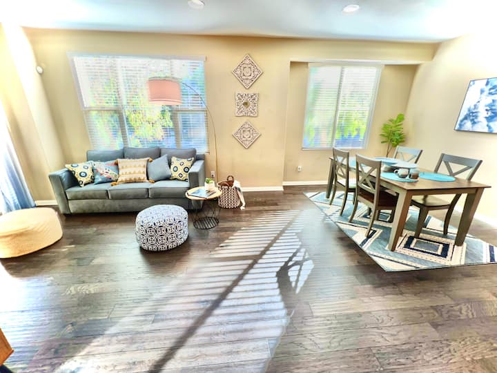 Irvine Condo Cheerful-2 Bedrooms With Pool - Lake Forest, CA