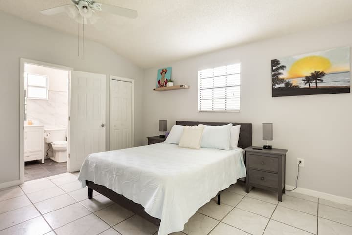 Comfortable Duplex Near Rj Stadium + All Of Tampa - Tampa, FL