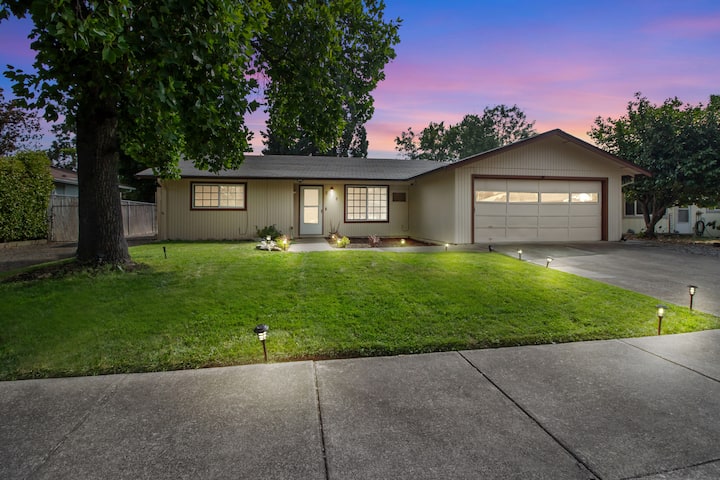 3br House With Pool, Near Hospital - Medford, OR