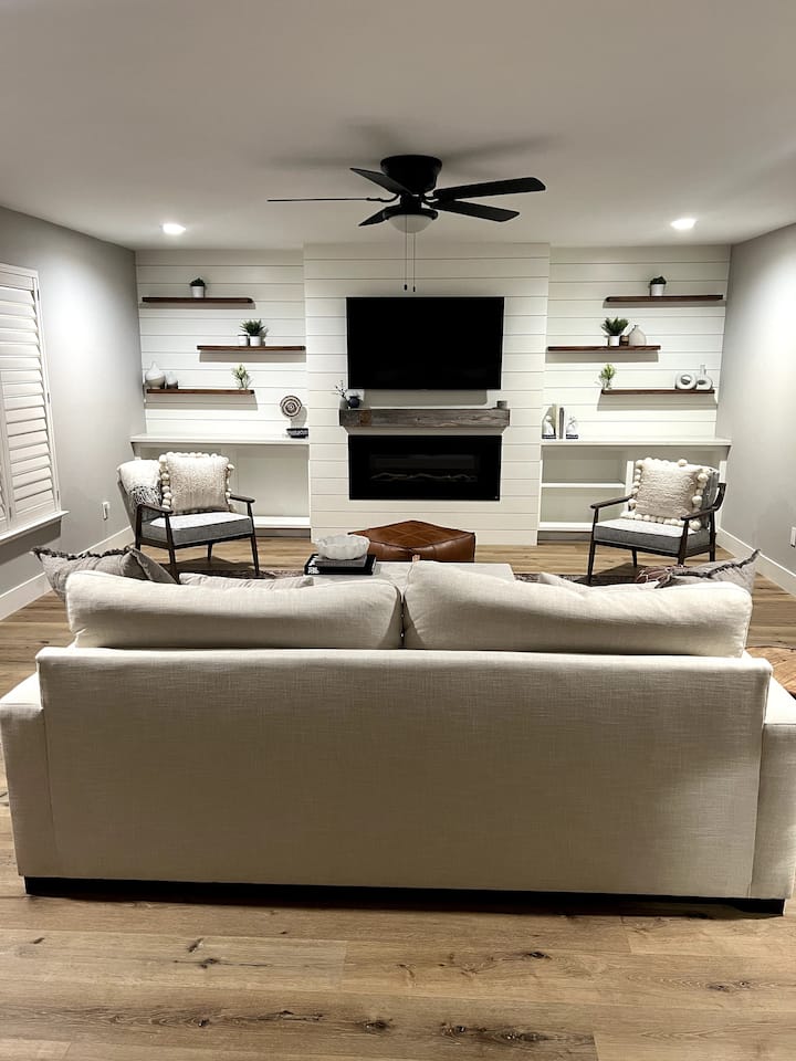 Roseville 3 Bedroom + 2 Bath Home - Roseville, CA