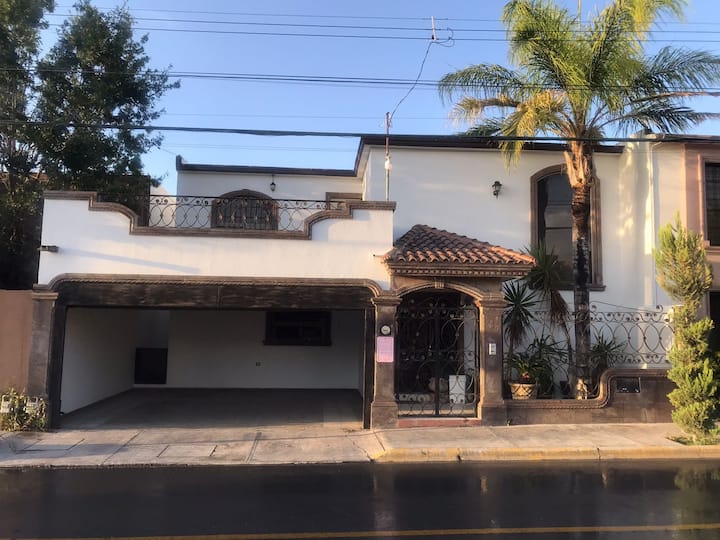 *✨ Casa Dorada Ejecutiva En Saltillo ✨* - Saltillo