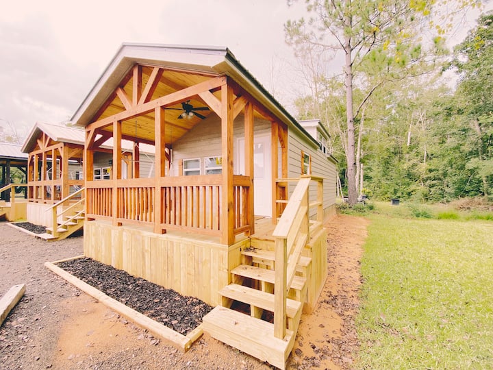 Beach Ball Bungalow - Cozy Tiny Cabin In Milton - Milton, FL