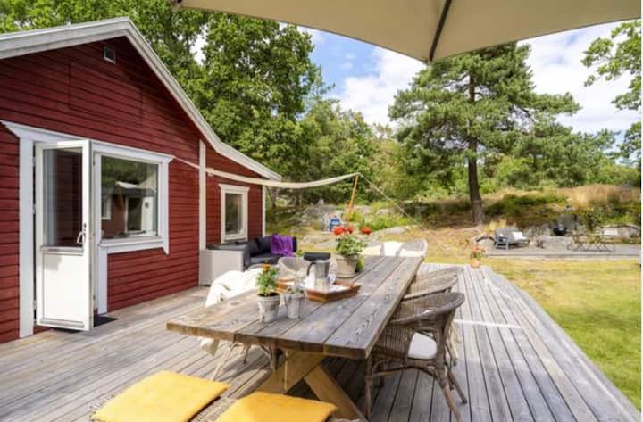 Cosy Cottage With Small Boat 200m From The Sea - Sandhamn