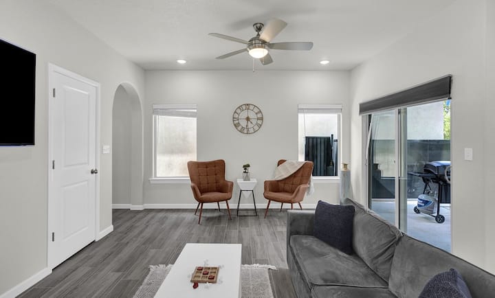 Cozy- El Paso West -Charming- 
Modern Home - Santa Teresa, NM
