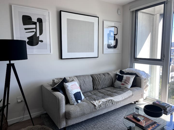 Modern 1 Bedroom Top Floor Design District - San Francisco, CA