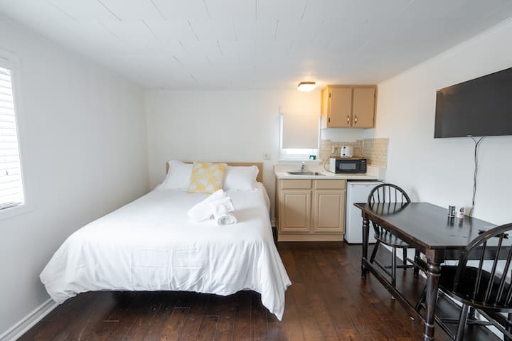 Lakeside Motel #1 -Paddle Board Rentals Available - Port Franks