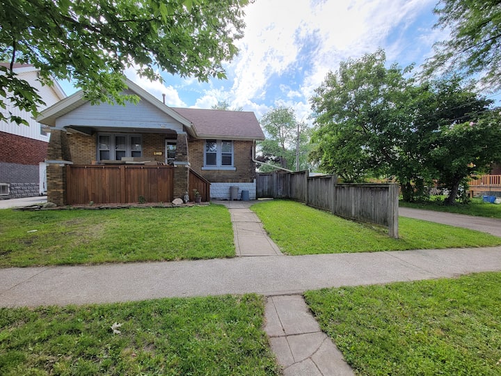 Charming Home Near Downtown - カナダ ウィンザー