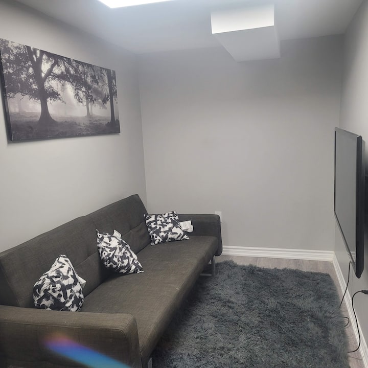 1 Bedroom Basement Unit With Separate Entrance - Milton