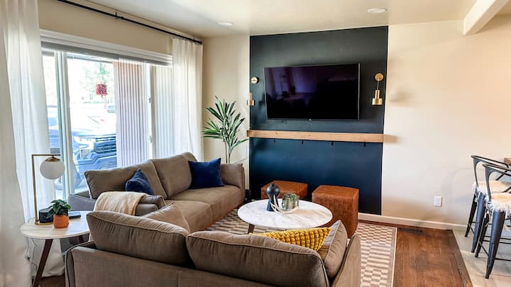 Newly Renovated 3-bedroom Home W/office, Fast Wifi - Leadville, CO