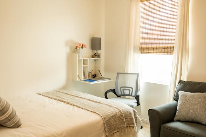 Comfy New Private Studio Near Dt W/washer-dryer - Riverside, CA