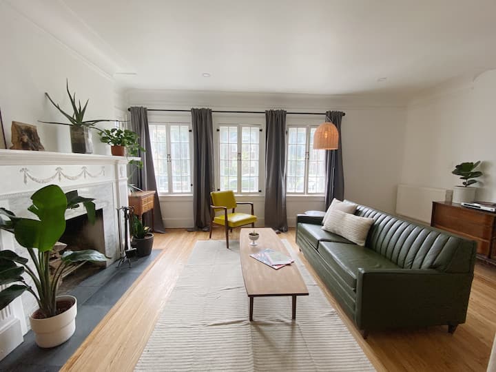 Charming Sun-filled Suite With Loads Of Character! - Detroit, MI