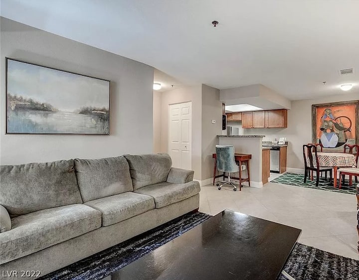 Stylish Condo In Beautiful Community Next To Strip - The LINQ Hotel + Experience