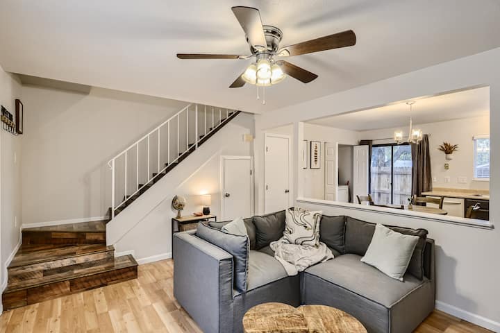 Beautiful 2-bedroom Condo In Quiet Area - Colorado Springs