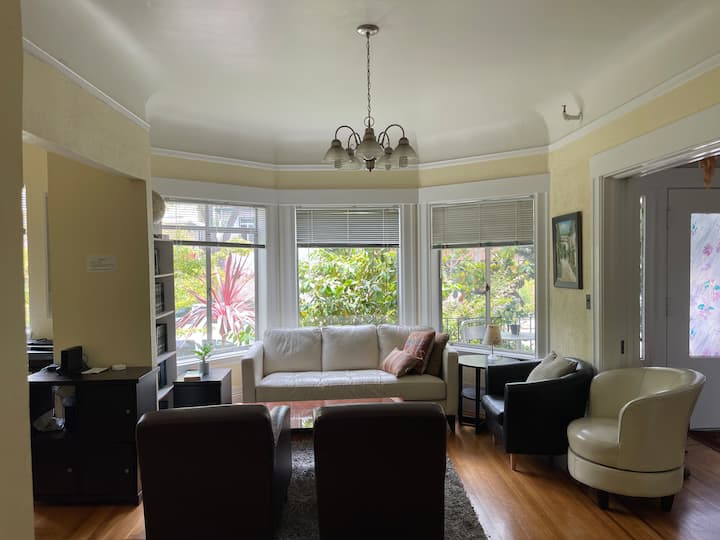 Corner Room In Big Grad House - Oakland, CA