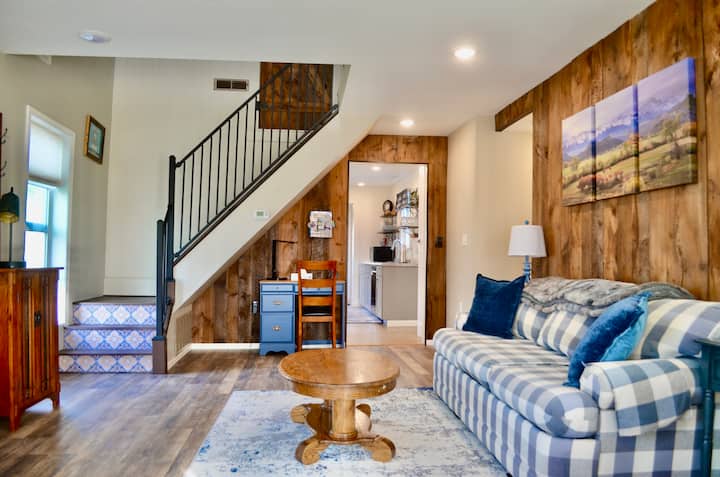 Castle View Bungalow - White Sulphur Springs, MT