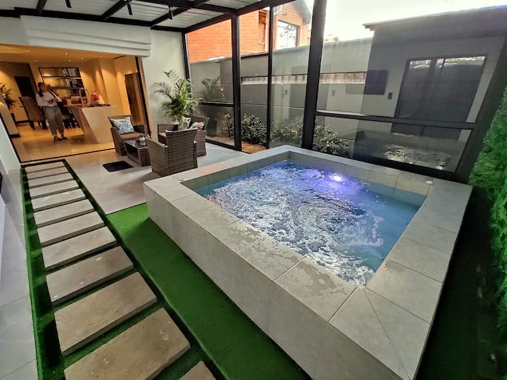 Cozy House In Poblado/ac/jacuzzi, Visitors Allowed - Medellín
