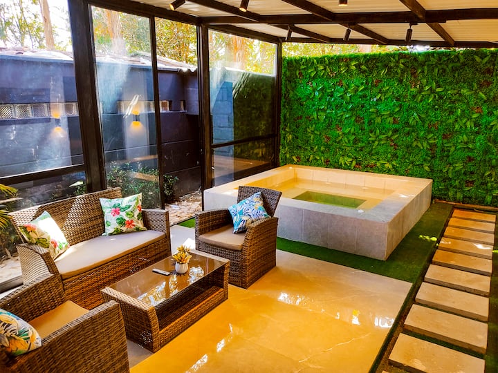 Cozy Poblado House, Jacuzzi, Visitors Allowed, Ac - Medellín