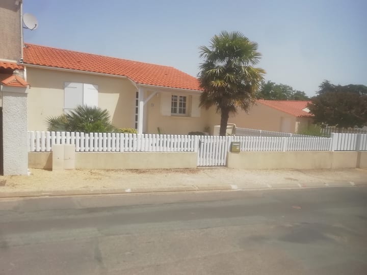Agréable Maison De Ville - Vendée
