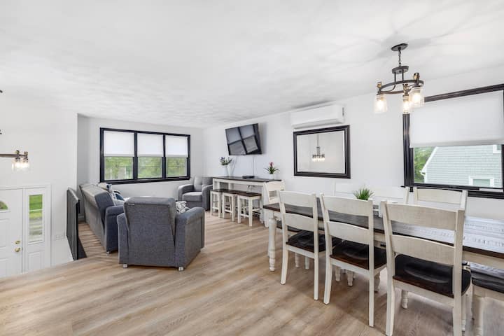 Luxury 7 Br Beachhouse Near Narragansett Beaches - Narragansett, RI