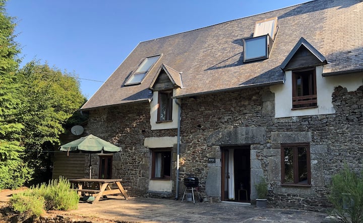 Delightful 5 Bed Home With Garden & Shared Pool - Francia