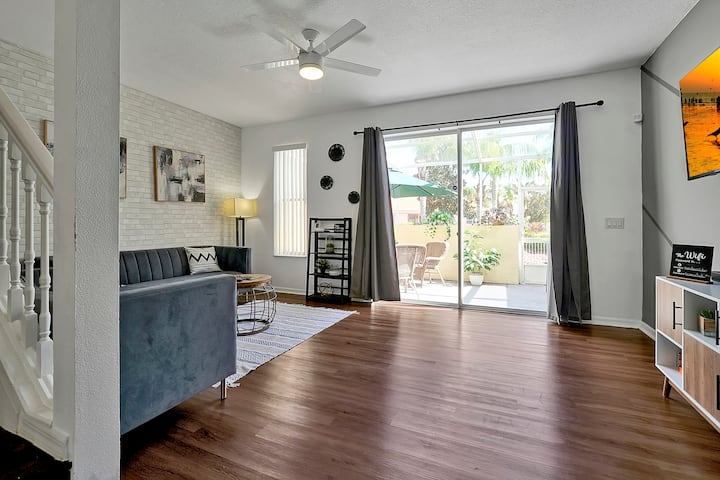 Great Location 3 Beautiful  Bedroom Townhome - Kissimmee, FL