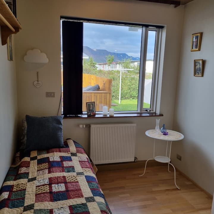 Homestaying In Hofsós-two Single Bedrooms. - Islande