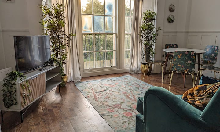 Slateford House 1770 - The Music Room - 2 Bed - Edinburgh