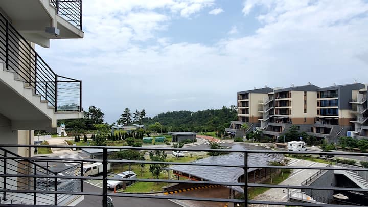 제주/중문단지 오션뷰 3br 럭셔리 콘도~ 부부, 가족을 위한 최고 휴양지, 공항버스 스톱 - 중문동