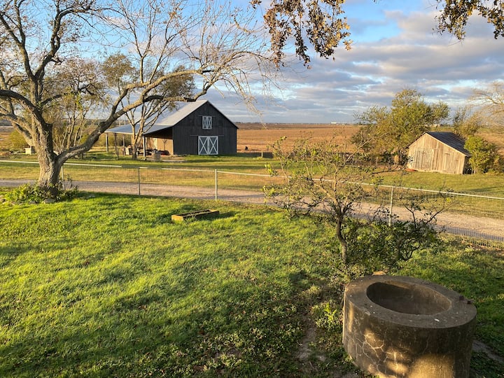 The Cele Barn - Elgin, TX