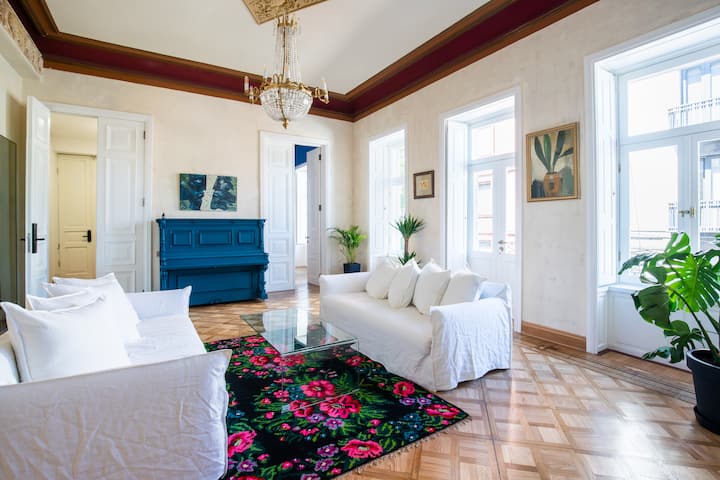 Romantic Apartment Full Of Legends & Mystery - 第比利斯