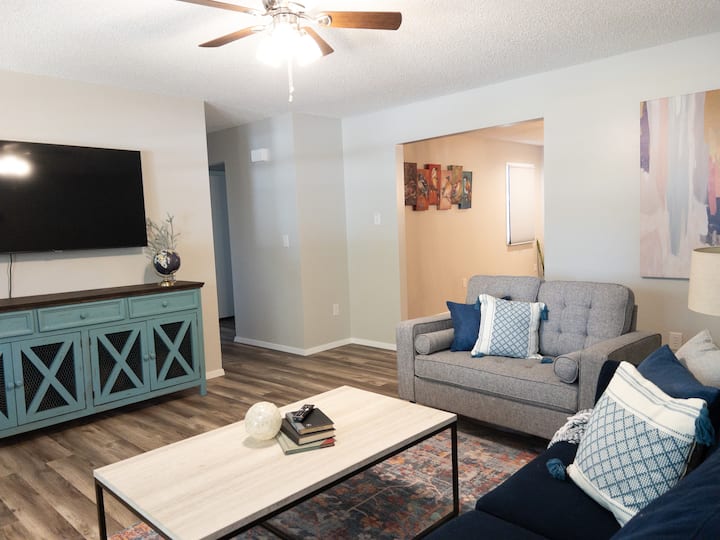 Stylish Rancher In Quiet, Tree Lined Neighborhood - Joplin, MO