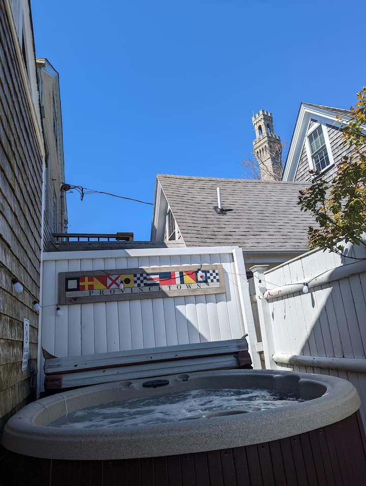 Centrally-located 2br/1ba With Hot Tub - Provincetown, MA