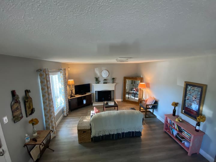 Rosé Room: Private Room (Zin & Zen Home) - Lodi, CA