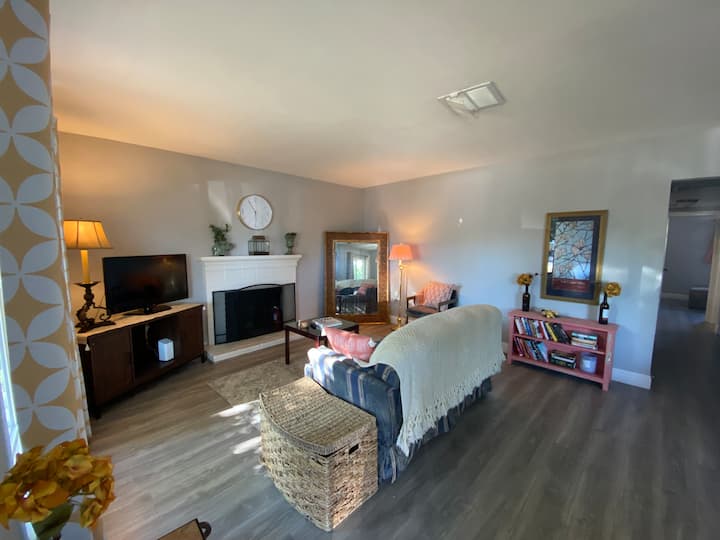 Malbec Room:  Private Room W/bath (Zin & Zen Home) - Lodi, CA