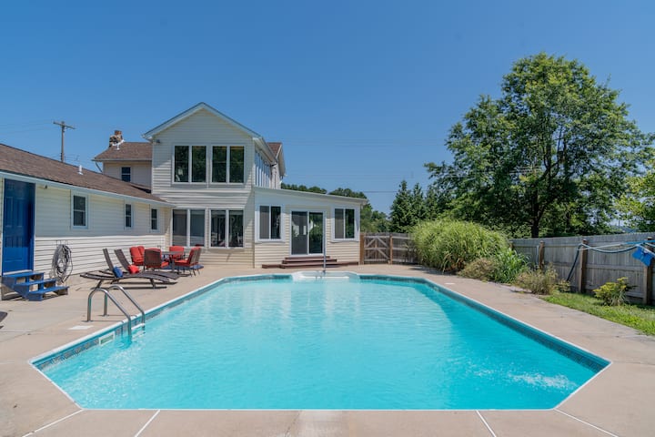 Pool House By The North East River - Elk Neck State Forest, North East