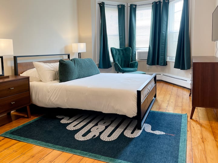 (S-2bd31) Stylish, Renovated 2 Bedrooms, 3 Beds! - Cambridge, MA