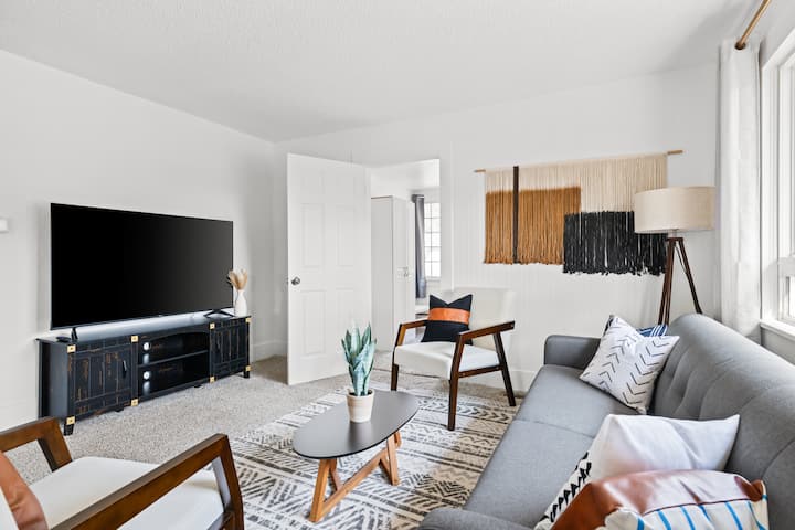 Walk To Downtown | Spacious 3br Home - Nampa, ID