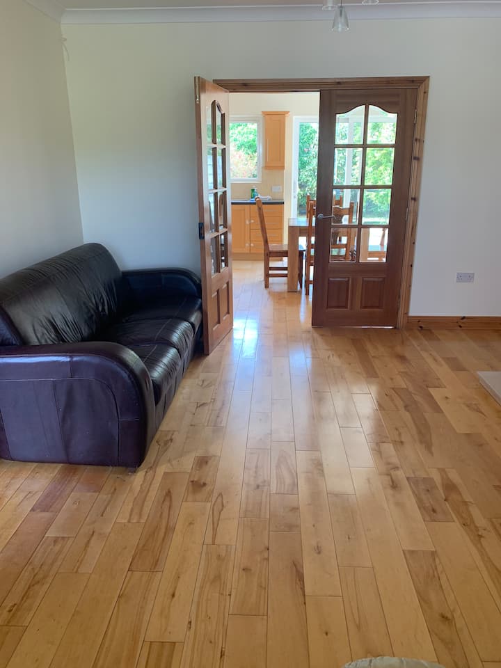 Bright 3 Bedroom Home Close To Galway City. - Galway
