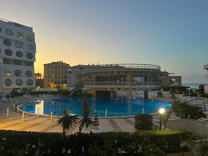 Appartement Front De Mer Avec Piscine Privée - Loreto