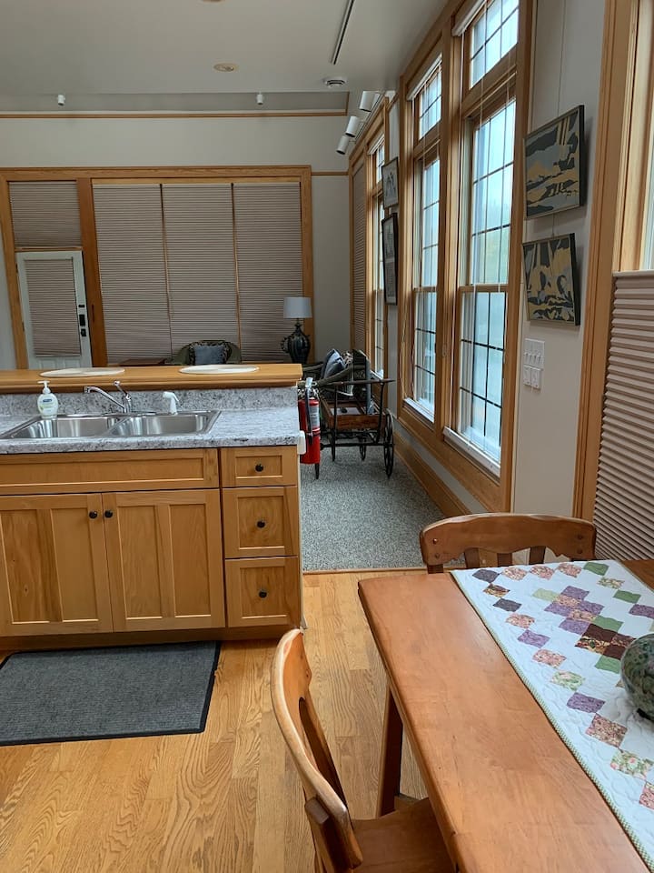 Emma's Corner · Lovely Suite Downtown Galena, With - Galena, IL