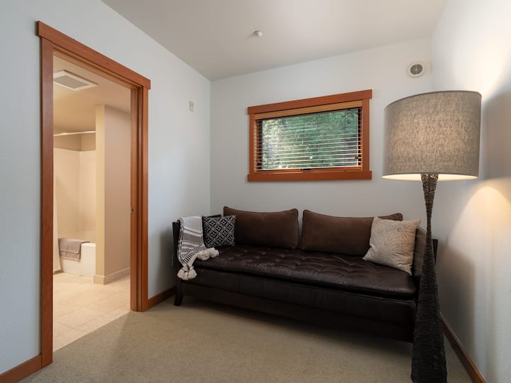 Walking Distance To The Ferry Studio Katsura - Bainbridge Island, WA