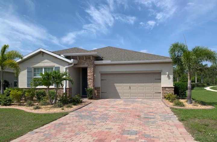 Gorgeous Cape Coral 3/2 Home - Cape Coral, FL