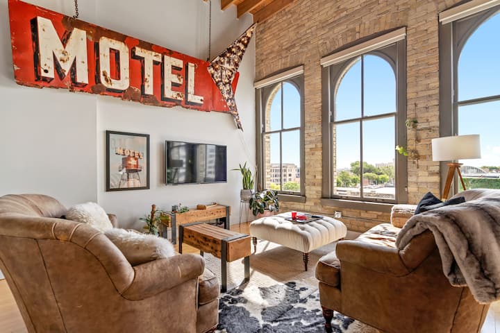 Vintage Motel Dig | City View | Free Parking | Gym - Milwaukee