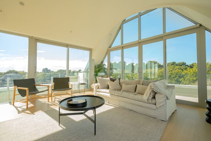 Elegant 2-level Penthouse With Panoramic Views - Costa Oeste