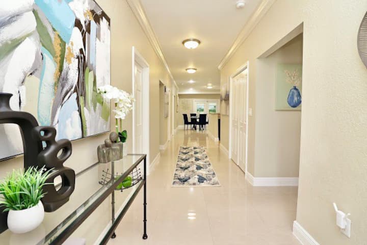 Modern House For Your Getaway - Miami Gardens, FL