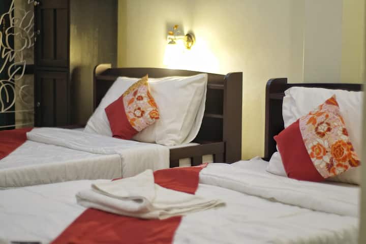 โรงแรมธัญพรโฮสเทล Thunyaporn Hostel - Trang