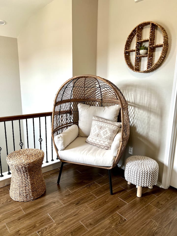 2 Beds In Cozy Suburban Modern Farmhouse - Austin, TX
