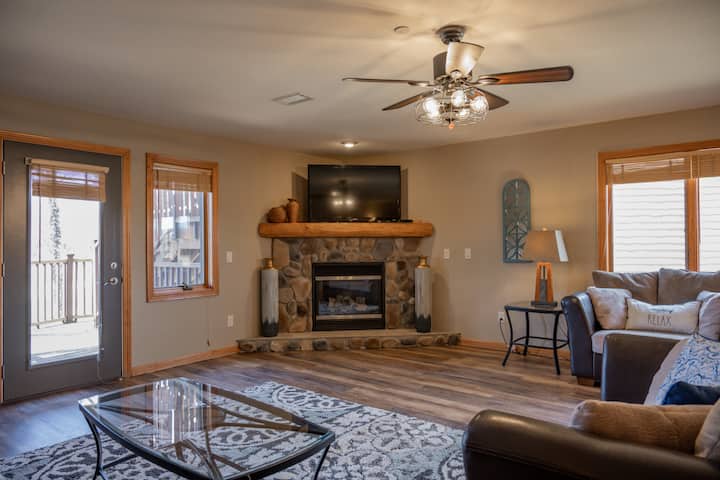 Golf Resort 3br Condo | Game Room + Pool + Lake - Buckhorn State Park, Necedah